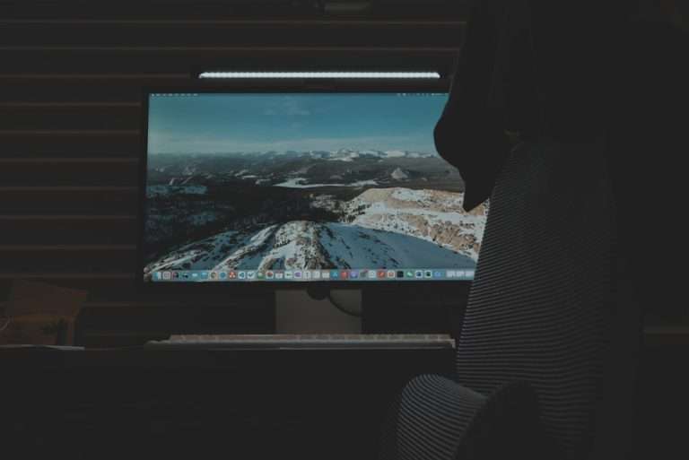 How to Get a Vertical Taskbar on Windows 11 (Left or Right Side) - WP ...