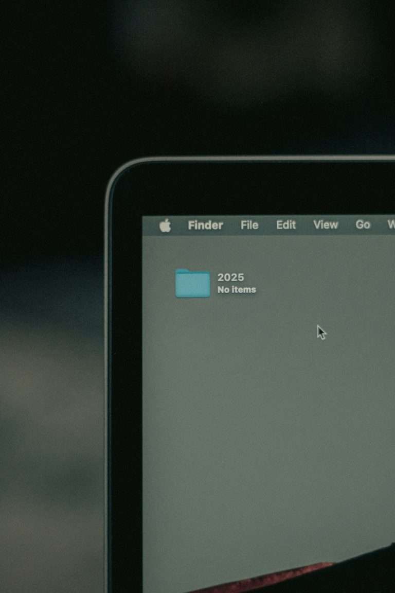 How to Get a Vertical Taskbar on Windows 11 (Left or Right Side) - WP ...