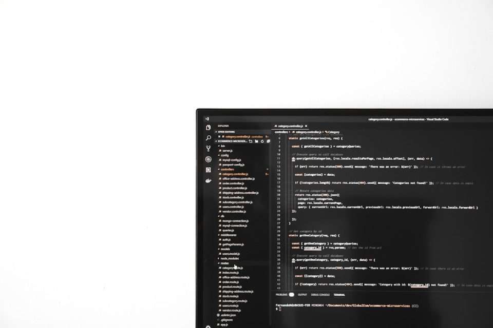 How to Get a Vertical Taskbar on Windows 11 (Left or Right Side) - WP ...